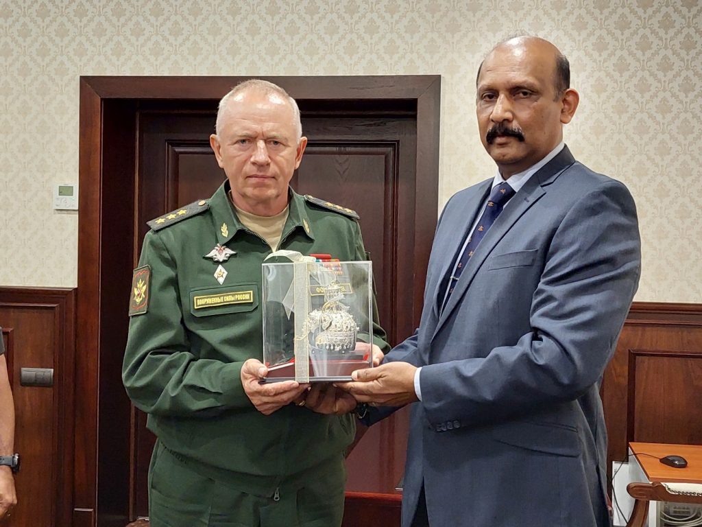 Sri Lankan Defence Delegation meet the Deputy Minister of Defence of ...