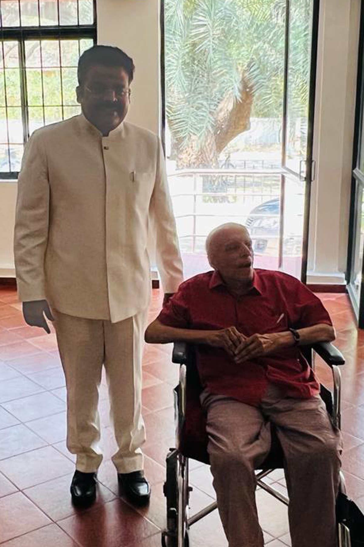 Officials of the Sri Lanka Deputy High Commission of Chennai discuss ...