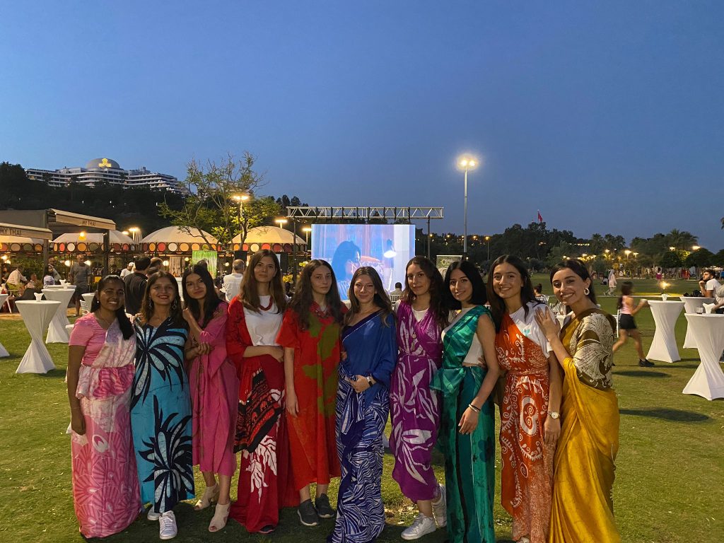 Sri Lankan Batiks Promotion in Antalya, Turkey – Ministry of Foreign ...