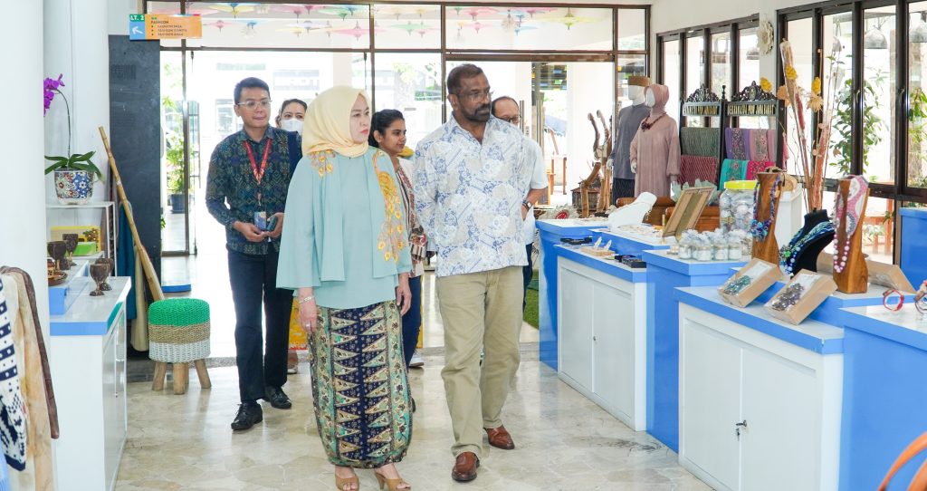 Ambassador of Sri Lanka visits West Java Craft Council of Indonesia ...