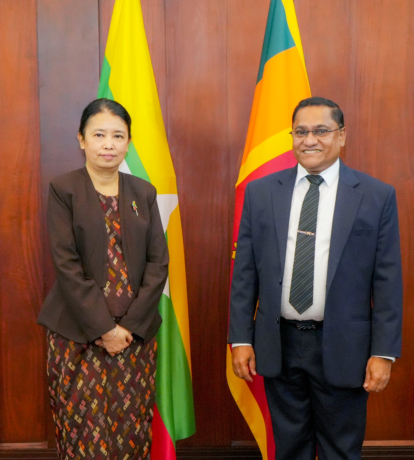 Sri Lanka donates a consignment of Ceylon Tea to the civilians affected ...